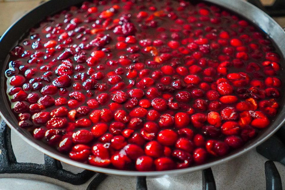 Dulceață de vișine și sirop de vișine pregătite deodată | Laura Laurențiu