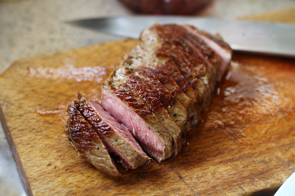 Friptura din vrabioara de vita cu sos de merisoare | Laura Laurențiu