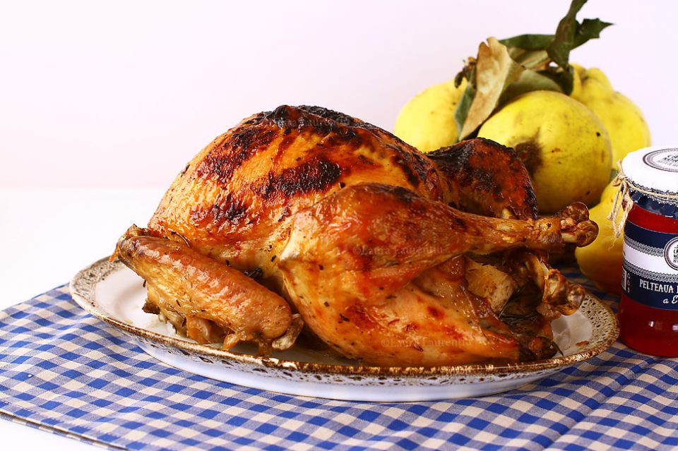 Curcan întreg la cuptor, cu gutui, rețetă video | Laura Laurențiu