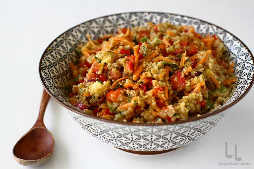 Salată de quinoa cu crudități | Laura Laurențiu