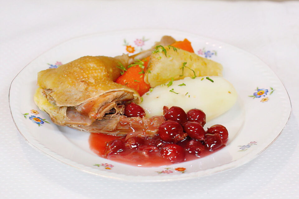 Supă de găină cu tăiței sau fidea - rețetă video detaliată | Laura ...