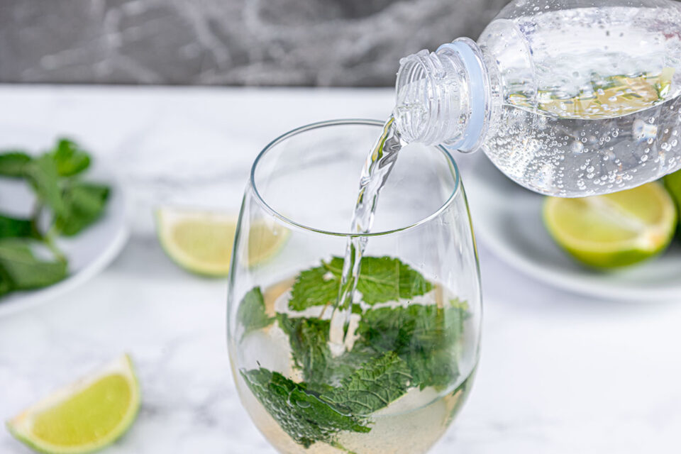 Cocktail Hugo - rețetă la minut pentru o băutură de vară | Laura Laurențiu