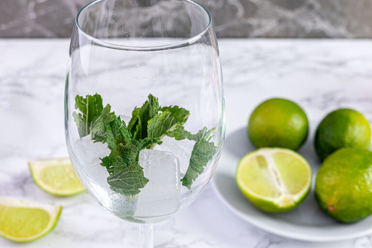 Cocktail Hugo - rețetă la minut pentru o băutură de vară | Laura Laurențiu