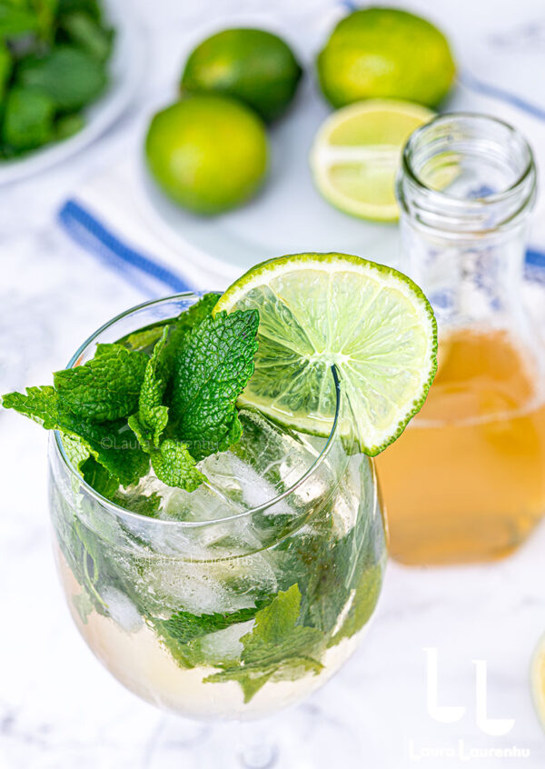 Cocktail Hugo - rețetă la minut pentru o băutură de vară | Laura Laurențiu