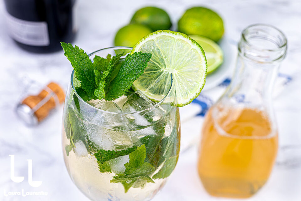Cocktail Hugo - rețetă la minut pentru o băutură de vară | Laura Laurențiu
